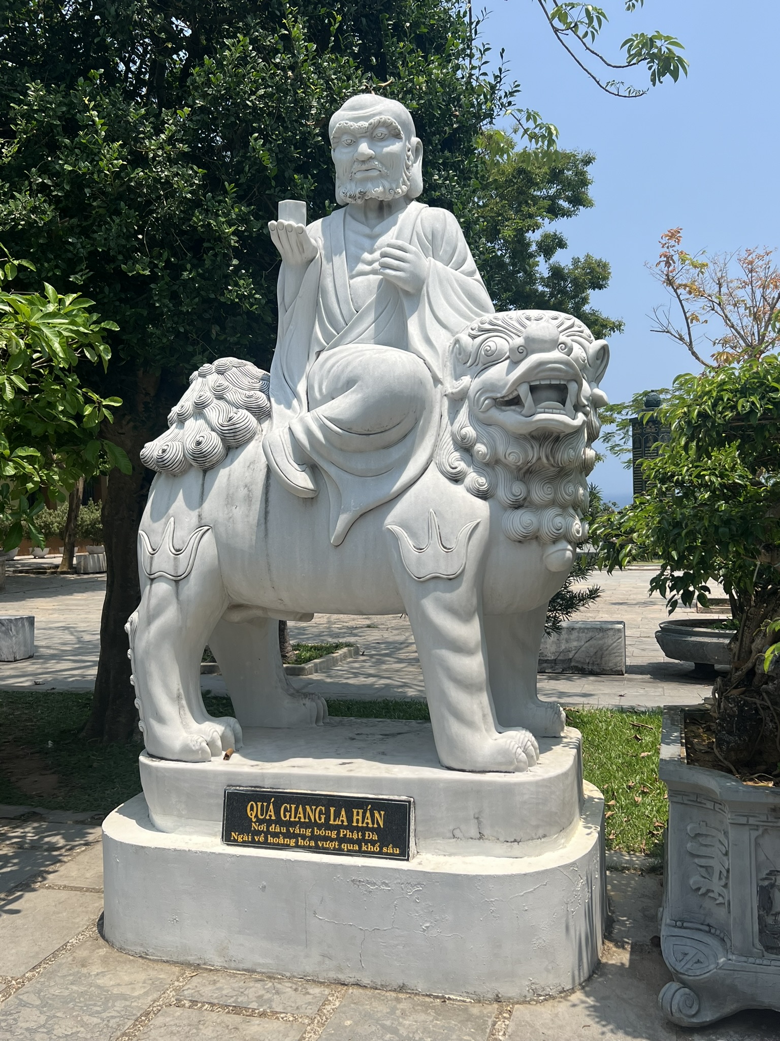 SE Asia Trip Part 21 – Hue to Da Nang by Car – Empty Nester Miles