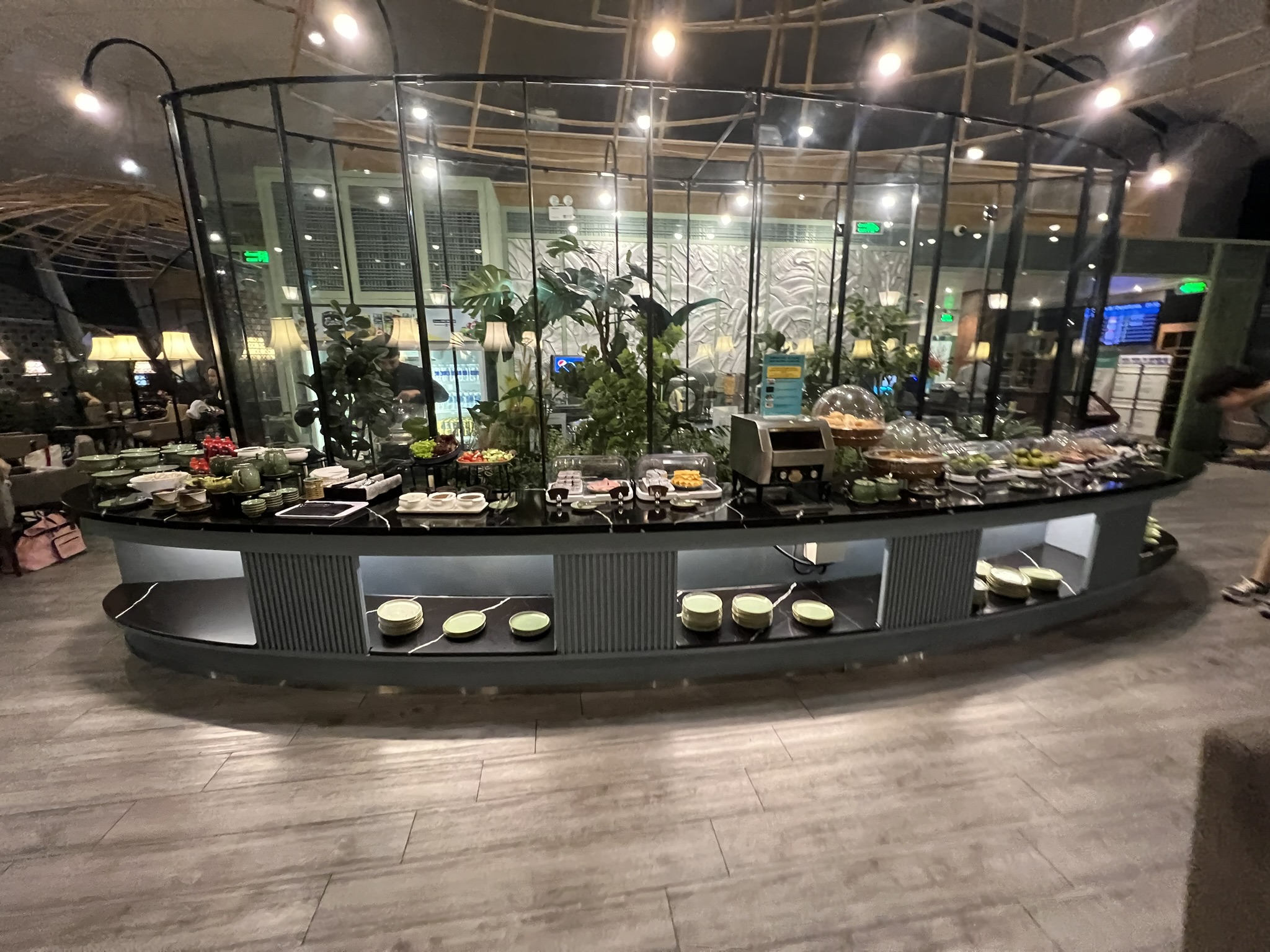 SE Asia Trip Part 25 – Transiting SGN and Le Saigonnaise Lounge ...