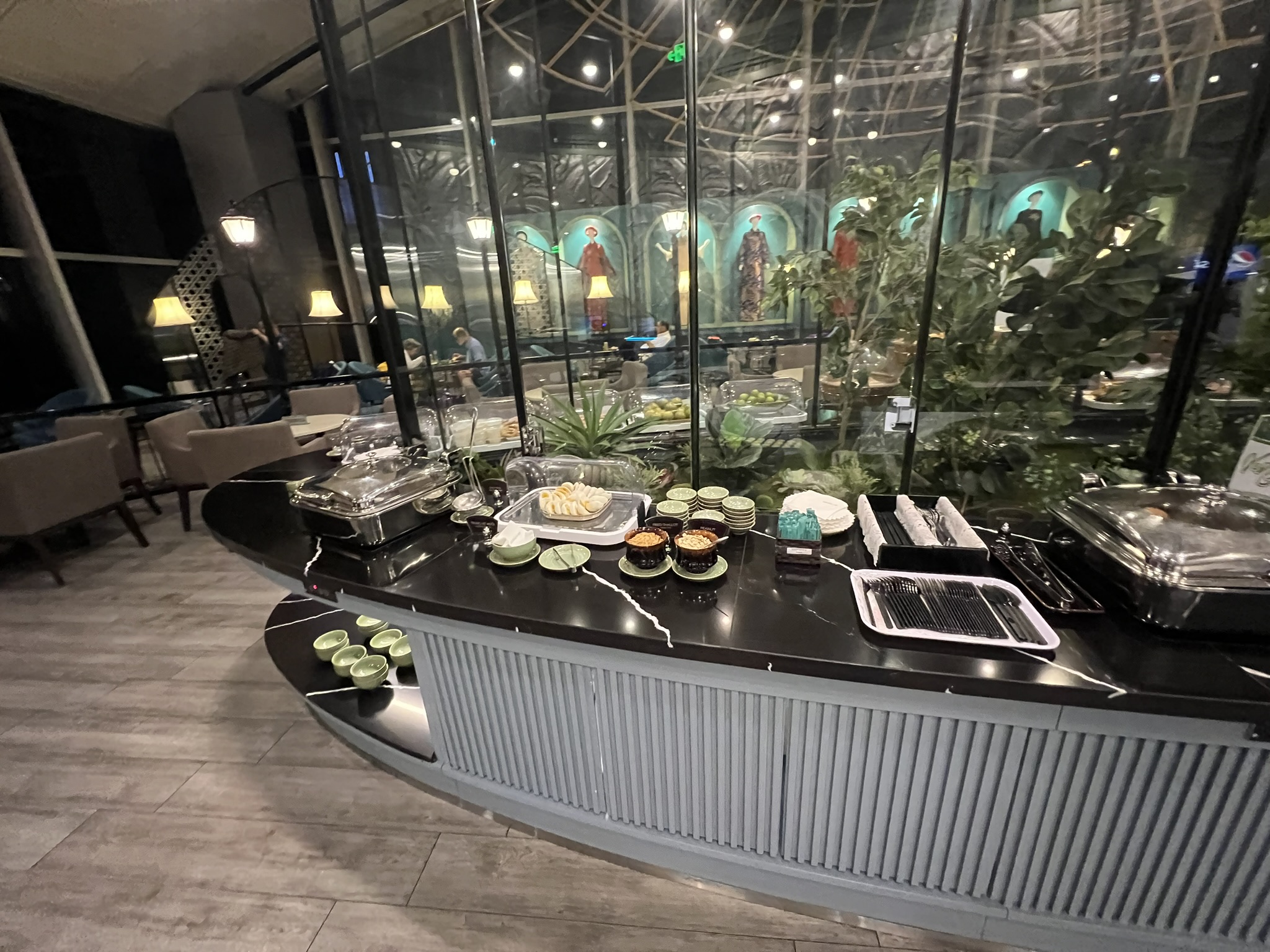 SE Asia Trip Part 25 – Transiting SGN and Le Saigonnaise Lounge ...