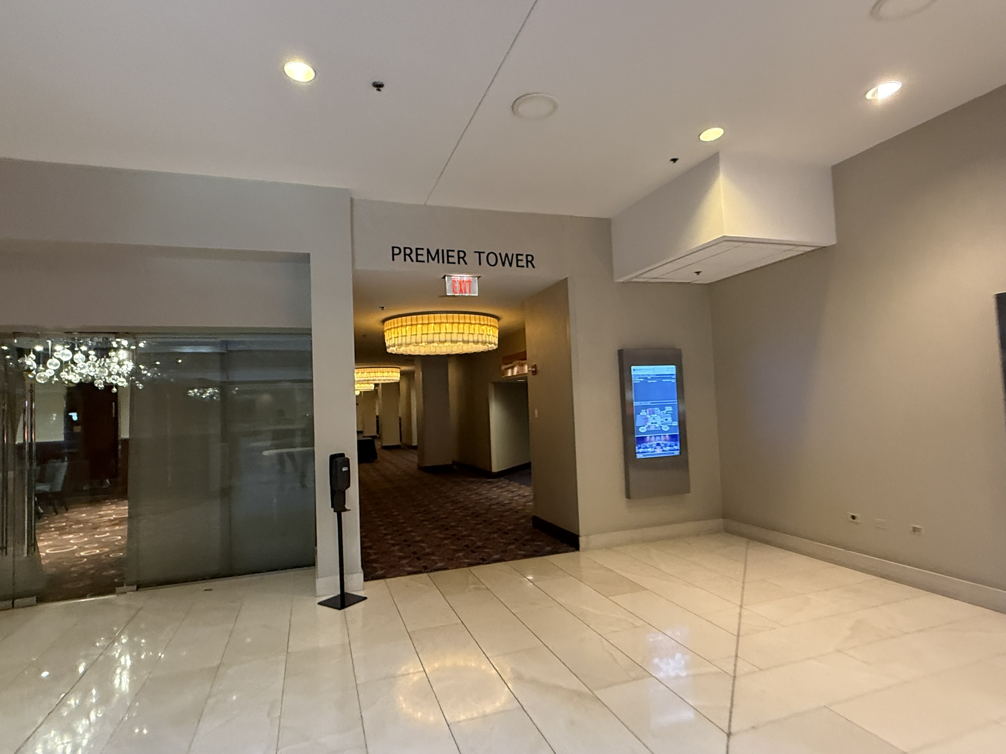 Hyatt Regency Chicago O’Hare Review – Empty Nester Miles